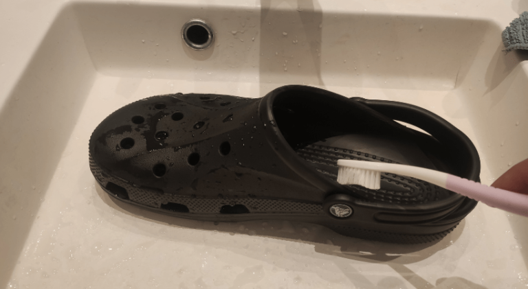Can you put Crocs in a washing machine? [We tested it!]